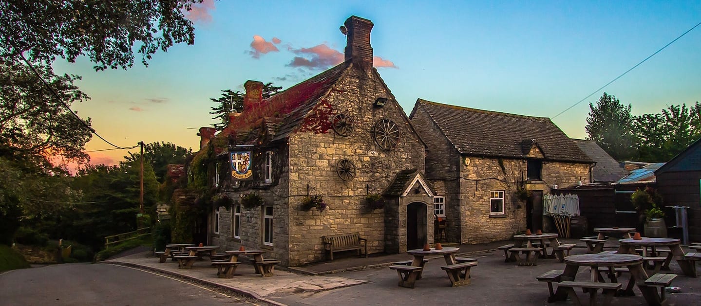 8 Best British Country Pubs with Award-Winning Food & Wine - Winerist ...