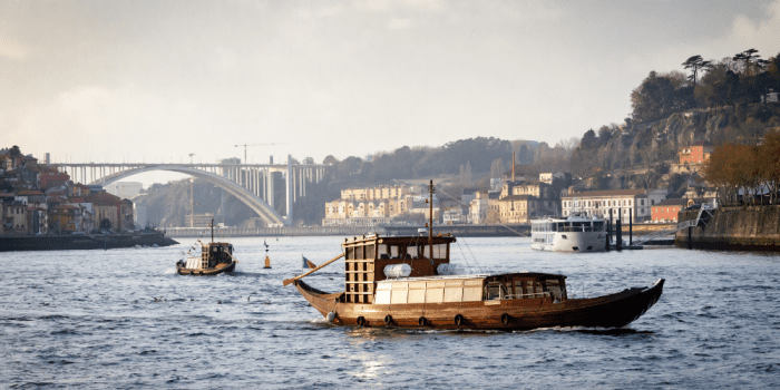 How to Do the Douro Valley by Train and Take Wine Tours : Winerist Magazine